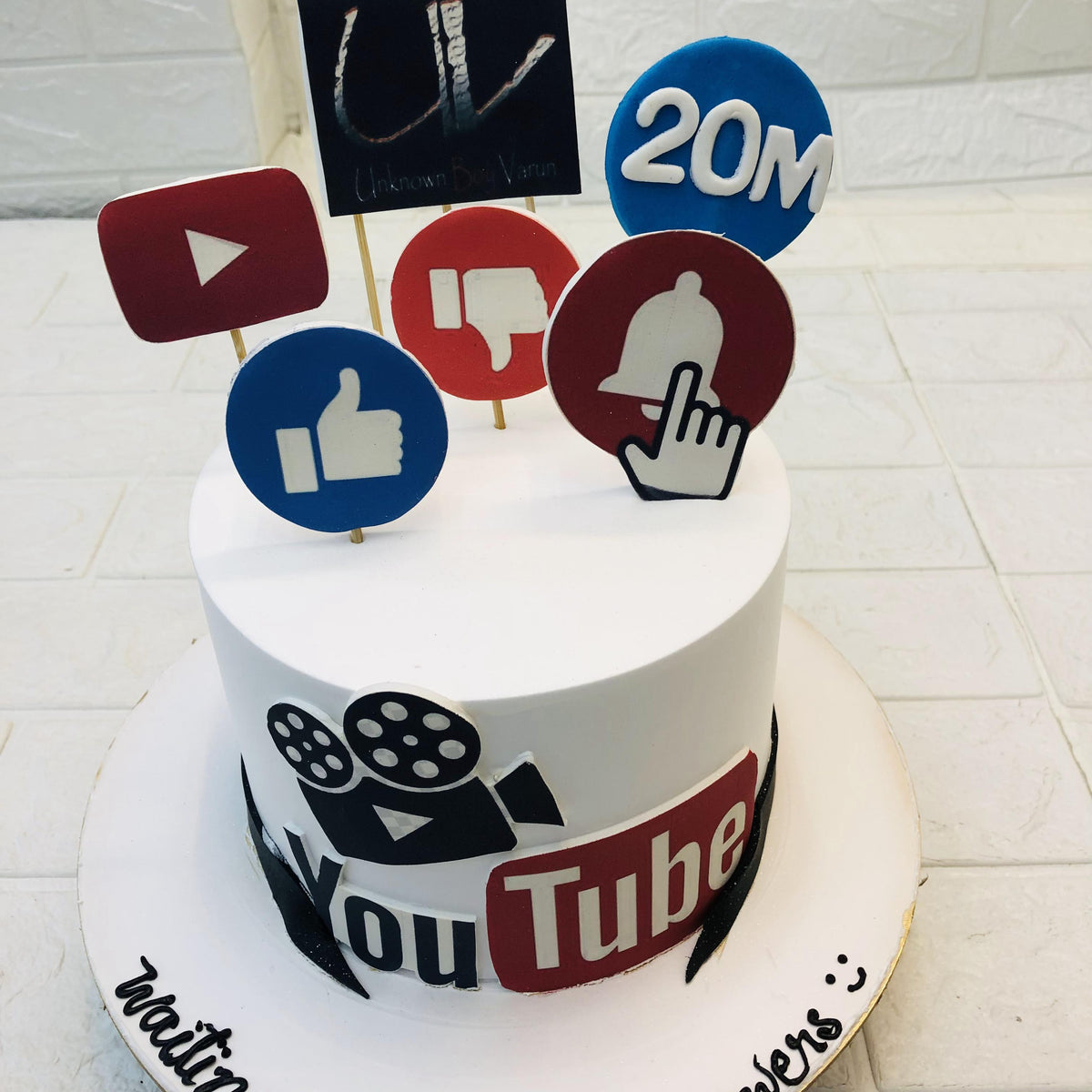 Social Media Youtuber Cake – Bento Cakes Noida