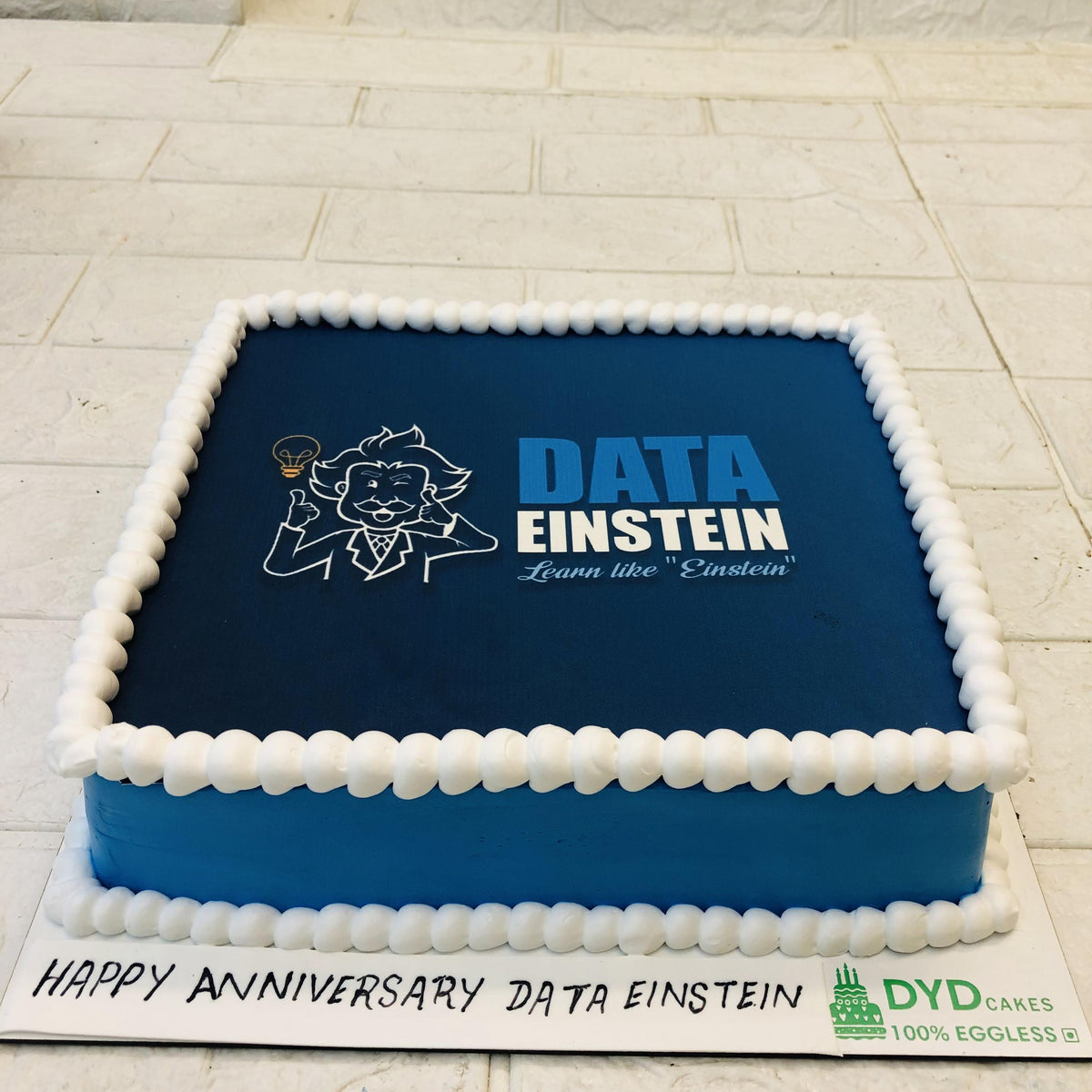 Einstein Topper Cake – Bento Cakes Noida
