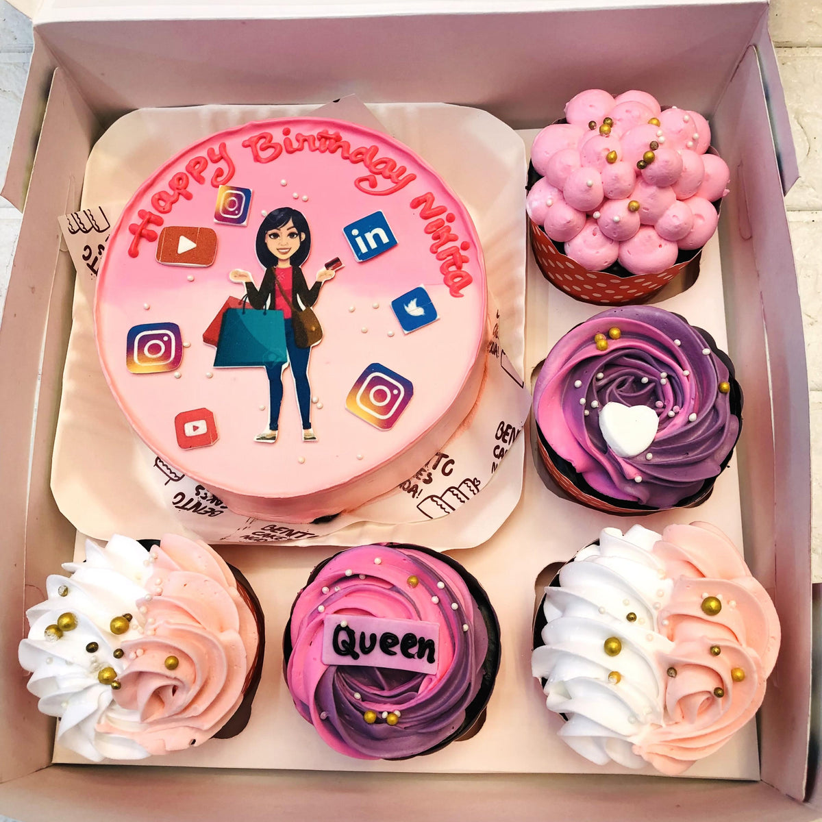 Social Media Queen Cake – Bento Cakes Noida