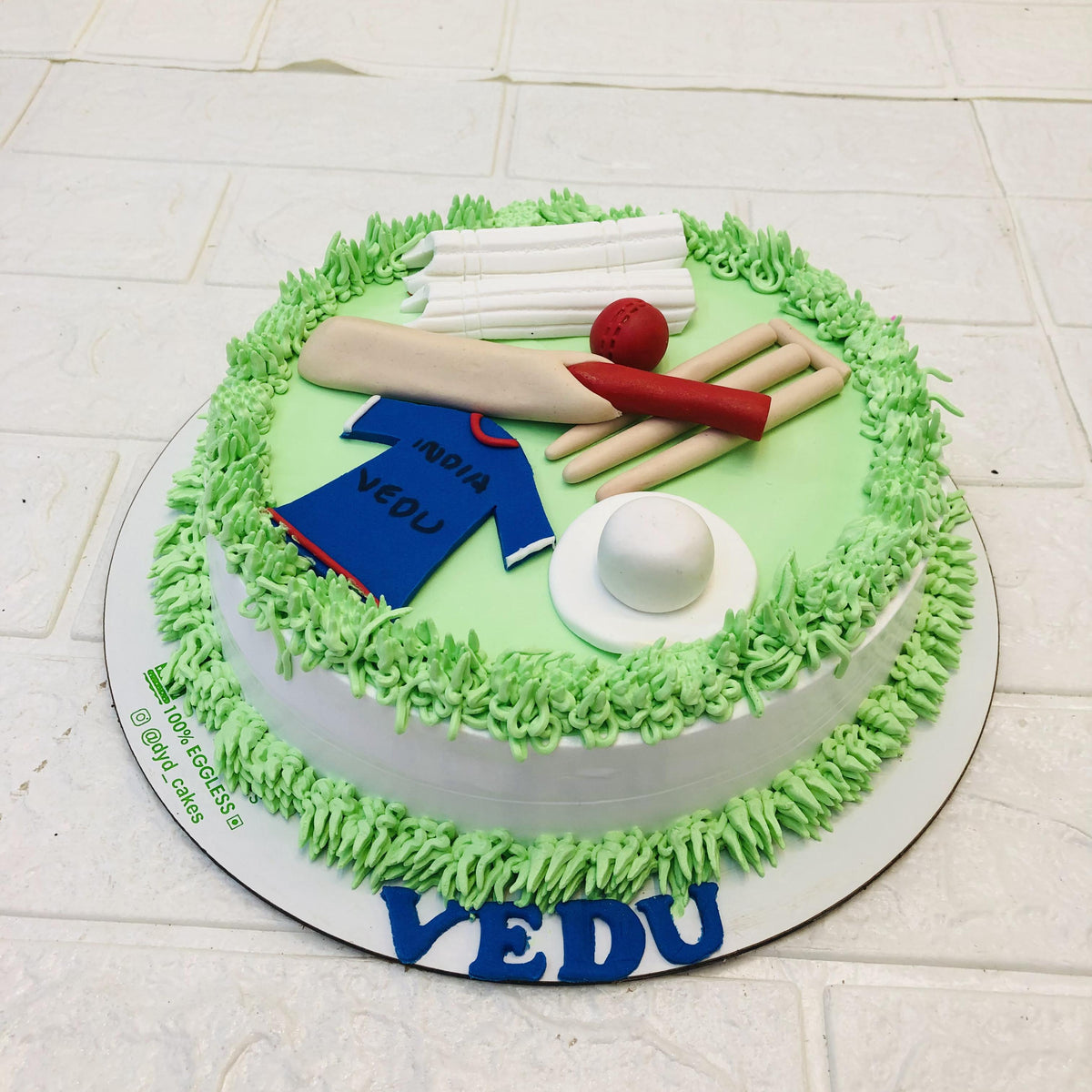 Vanilla Cricket Theme Cake – Bento Cakes Noida