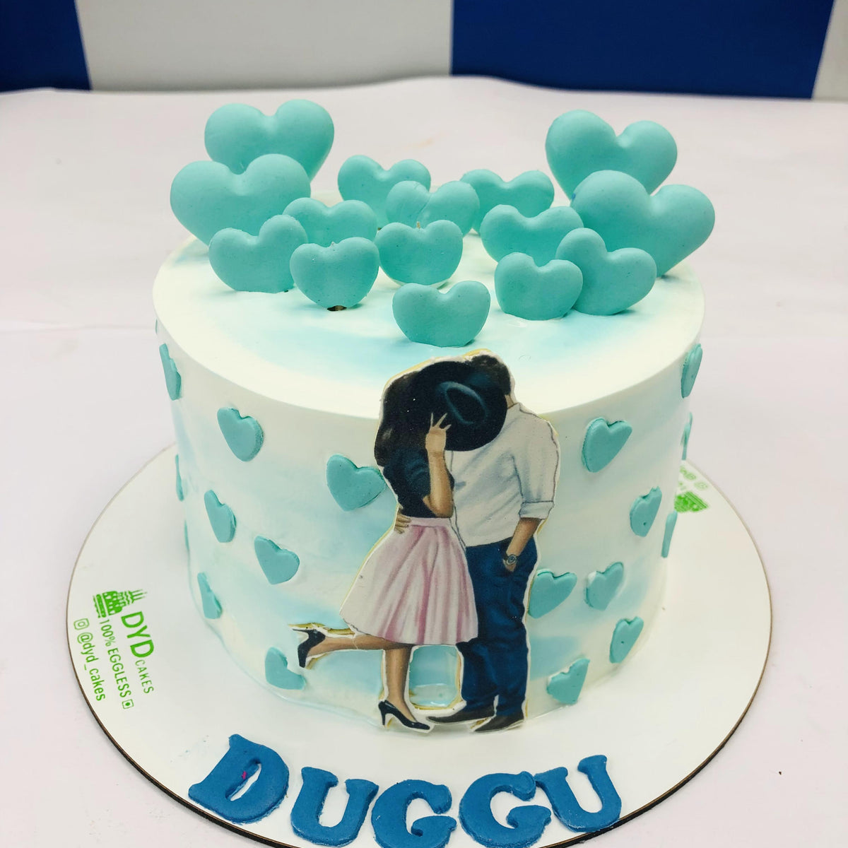 Couple Kiss Cake Theme – Bento Cakes Noida